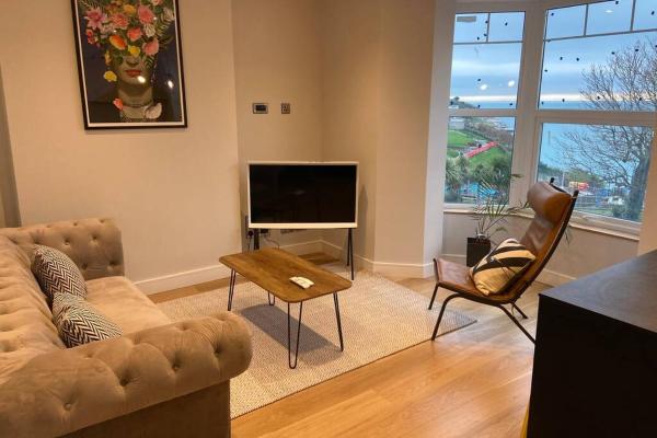 Spacious 1 Bedroom Apartment With Sea Views - 뉴키