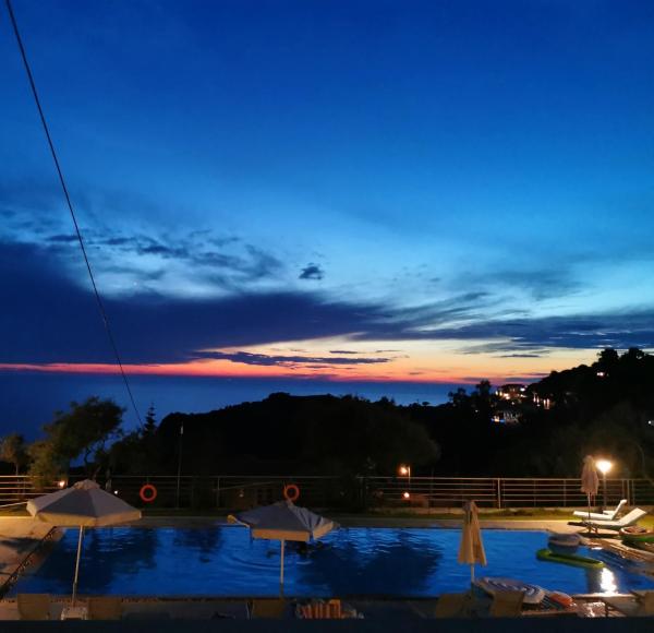 Molivos Sunset Apartments - Лесбос