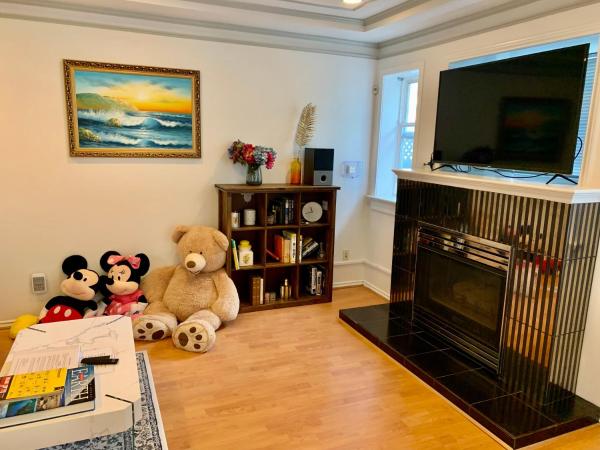 One Bedroom Queen Bed Sharing Washroom In Tiger Sweet House License## - Vancouver