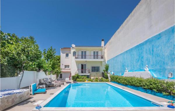Stunning Home In Lechaio Corinthias - Grecia