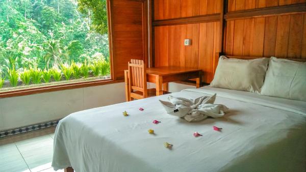 Buda's Homestay Lemukih - Triple Room Bungalow - Bali