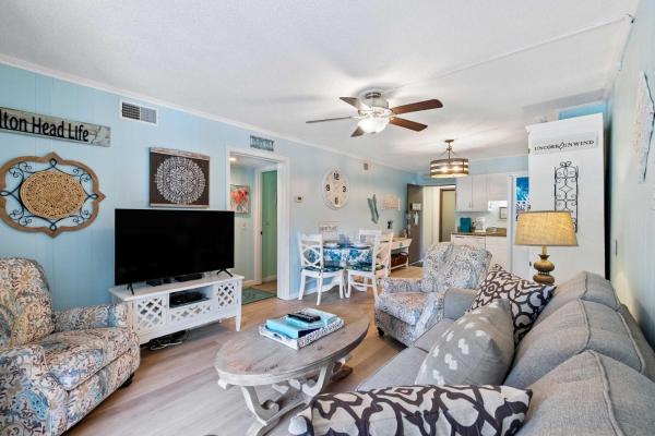 Walk To Coligny Beach Park: Family-friendly Villa - Coligny Beach Park