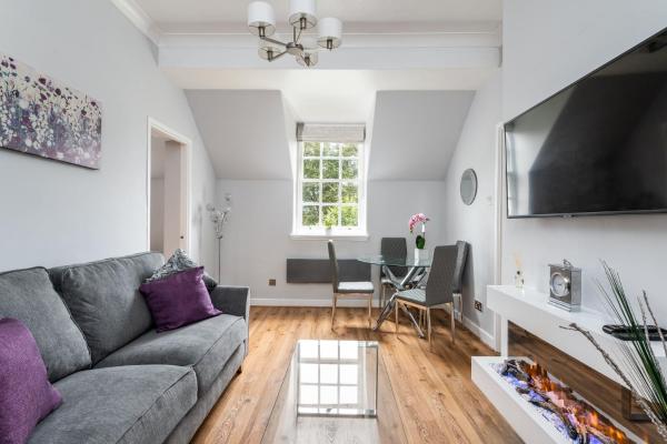 14 Feversham House Stylish 1-bed Apartment With York Minster Views I Pass The Keys - York, UK