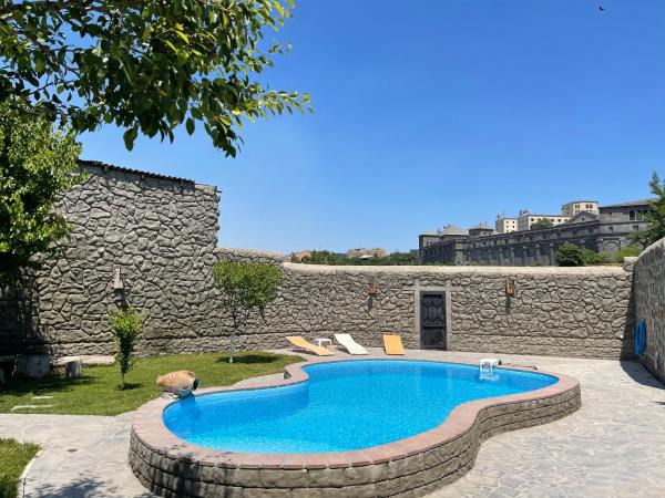 Luxury House In City Center With Swimming Pool - Yerevan