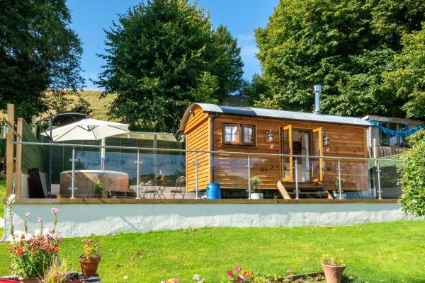 Honey Bee Shepherd's Hut - With Woodfired Hot Tub - Hawkshead