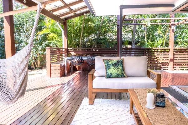 Mid-century Modern Retro Beach House - Caloundra