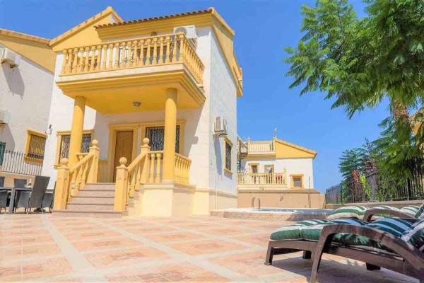 Villa Rose - Beautiful Detached Villa With Large Private Pool - Cabo Roig