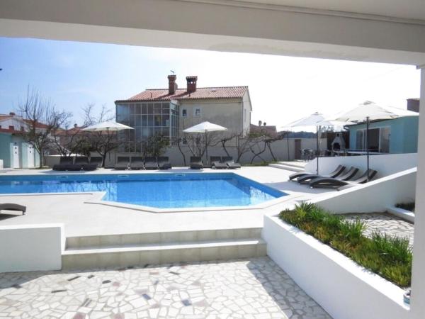 Resindenz Benni 4 Mit Beheitzem Grossem Pool - Medulin
