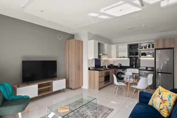 The Median Rosebank Luxury Apartment - Sandton
