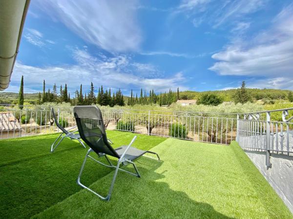 Il Y A Le Soleil, La Campagne Et La Mer - Sénas