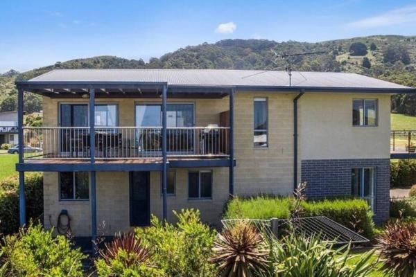Beachside Bliss · Beachside Bliss With Secure Yard L Pet Friendly - Apollo Bay