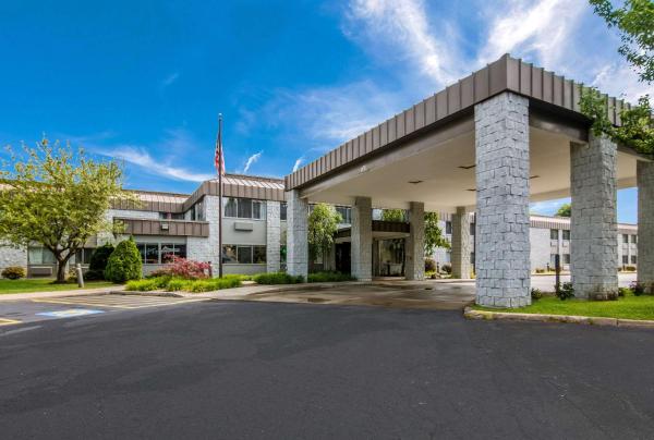 Clarion Pointe Jamestown - Falconer - Chautauqua Lake, NY