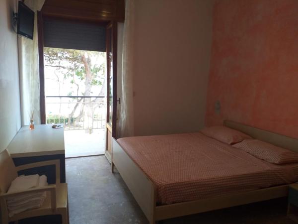 Spacious Double Room Right By The Sea - Pineto
