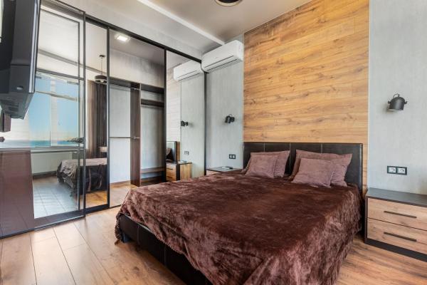Sea Symphony Wood Style Apartment - Odesa