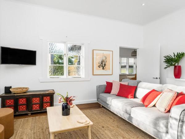 Alkira - Charming Cottage Near Clarkes Beach - Byron Bay