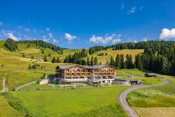 Brunelle Seiser Alm Lodge - Pozza di Fassa