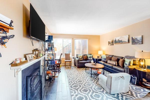 11529 Snowpeak Way #619 - Truckee, CA