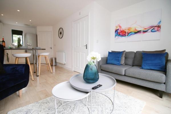No 2 Marina Walk By Ssw - 3br, Free Parking, Close To Marina, City Centre, Beach And M4 - Port Talbot