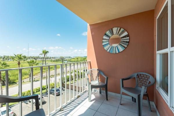 Charming 1 Bedroom, 3 Minute Walk To The Beach Condo - South Padre Island