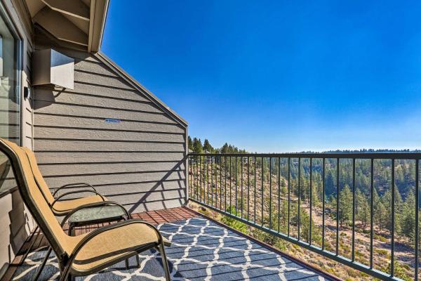 Hiking Trail And Hot Tub Access Bend Condo With Deck - Bend, OR