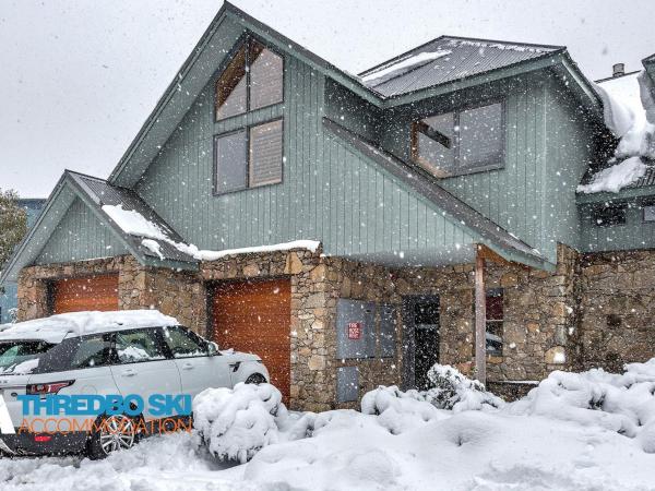 Ice Chalet 2 - Snowy Mountains