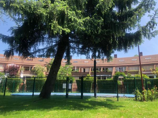Alojamientos Castellana Jardín 1 Y 2 Parking Y Piscina Gratis!! - Burgos