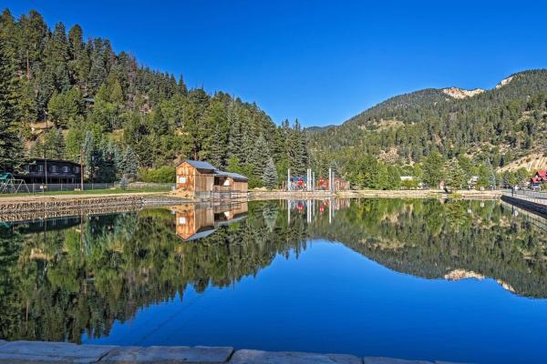 Red River Townhome With Balcony & Mtn Views! - New Mexico