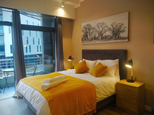 Menlyn Apartment - Studio - Pretoria