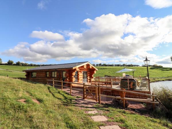 Cedar Cabin At Salford Court Farm Fishing Cabins - Nordsee