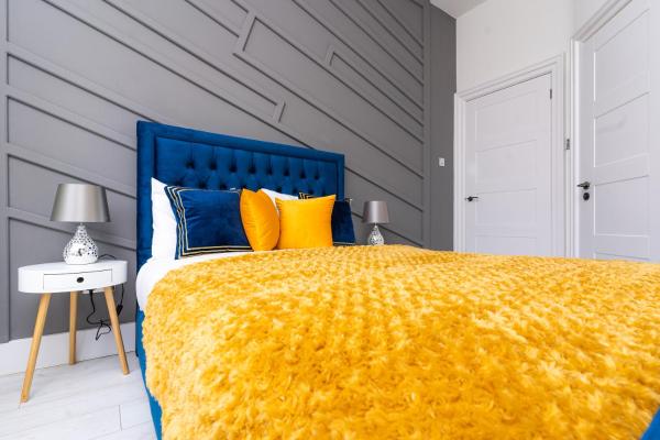 Cheerful 2 Bedroom Homely Apartment, Sleeps 4 Guest Comfy, 3x Double Bed, Parking, Free Wifi, Suitable For Business, Leisure Guest,glasgow, Glasgow West End, Near City Centre, Perfect For Common Wealth Games 2026 - Glasgow
