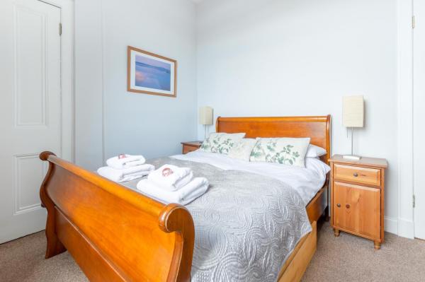 Beautiful City Center 1 Bed Apartment With Park View - Edinburgh