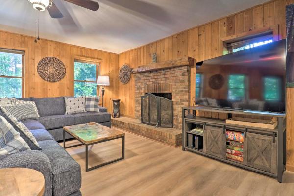 Game Room And Fire Pit Weaverville Family Home! - North Carolina