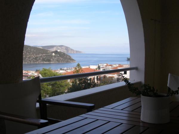 Treehouse Holiday Homes - Ionian Islands