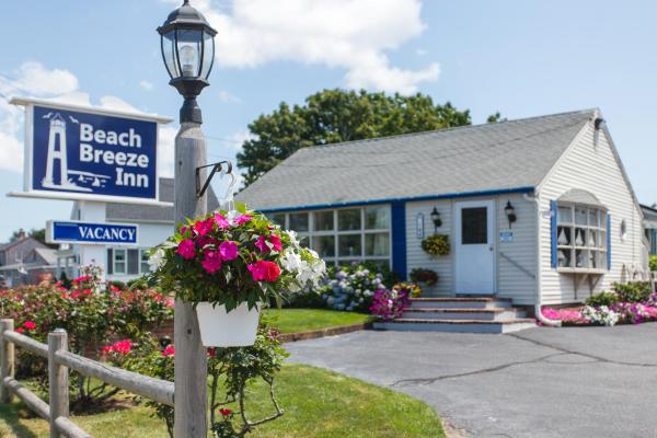 A Beach Breeze Inn - Chatham, MA