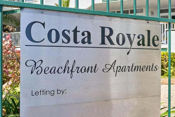 Costa Royale Beachfront Apartment - Trinity Beach