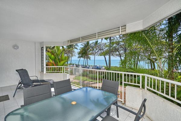 Costa Royale Beachfront Apartment - Trinity Beach