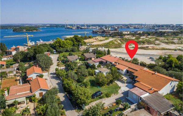 2 Bedroom Lovely Home In Pula - 普拉