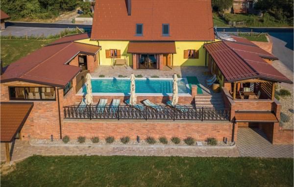 Gorgeous Home In Repusnica With Sauna - Kutina
