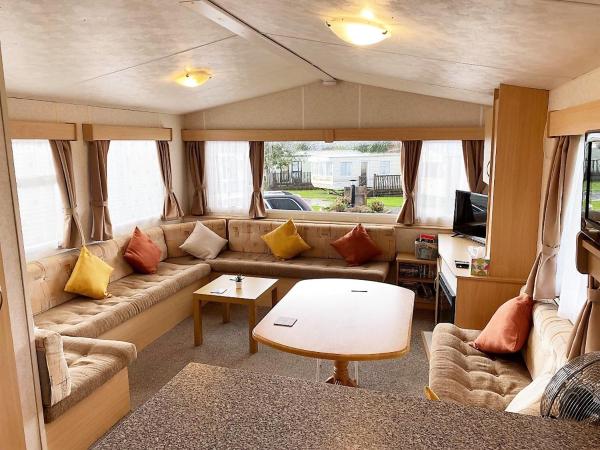 Devon Barnstaple Self Catering Tarka Holiday Park Free Wi-fi Spacious Static Caravan Sleeps 4 Pets Allowed Location Devon Ex31 4au Just 6 Miles From Saunton Sands Please Note No Sign Written Vehicles Are Allowed To Park On The Holiday Park Overnight - Barnstaple