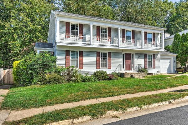 Burke Family Home With Deck And Easy City Access! - Fairfax, VA