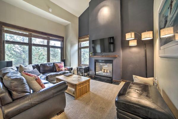 Modern Mammoth Lakes Condo Ski, Hike, And More! - Mammoth Lakes, CA