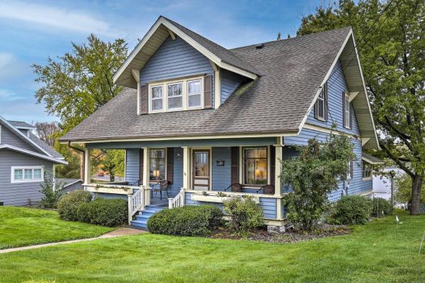 Historic Cumberland Home On Beaver Dam Lake! - Wisconsin