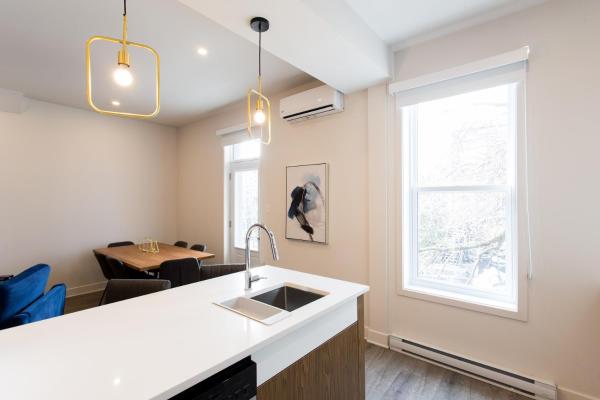 Huge 2 Bdr With Balcony In Mile End By Den Stays - Laval, Quebec, Canadà
