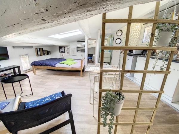 Petit St Louis Studio Mansardé Atypique Climatisé - Balaruc-le-Vieux
