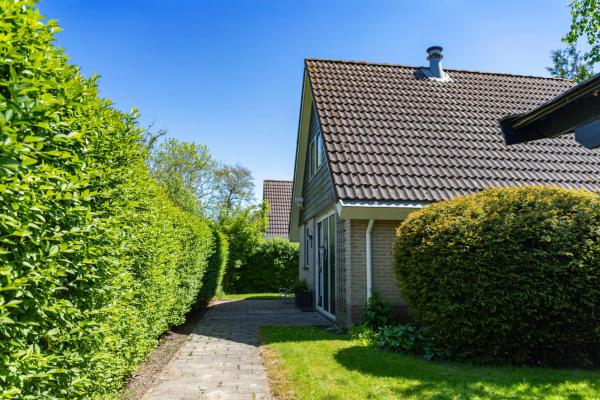Bungalow 36 Op Recreatiepark De Wielen - Netherlands