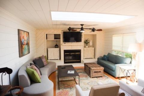 Beach Blossom - Bright, Updated Unit With Hot Tub On Patio - Hilton Head Island, SC