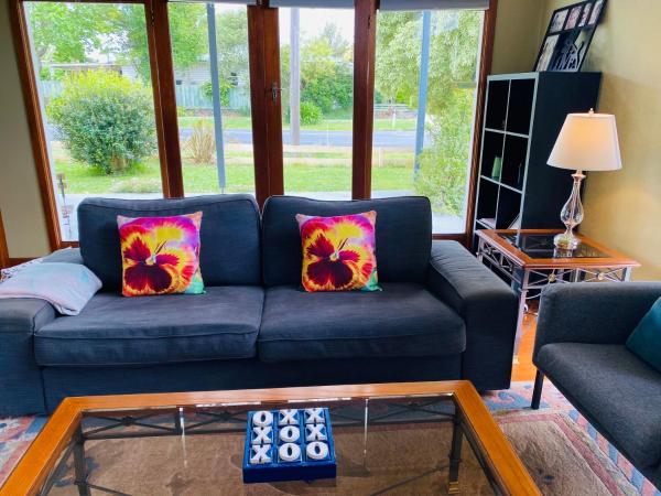 Growse House * Mid Century * 3 Bedrooms - Port Albert