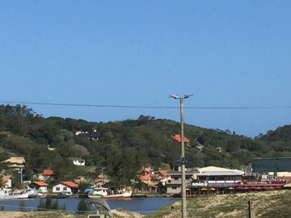 Apartamento 3 Dorm., O Quintal É A Praia E Molhes - Laguna