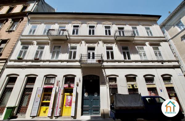 Premium Apartment By Hi5 - Penthouse Studio + Rooftop - Budapest