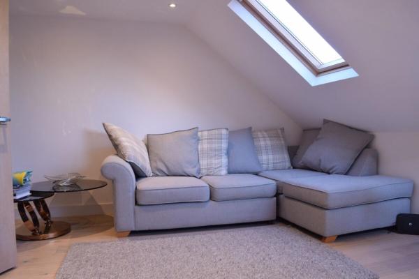 Stylish 2 Bed Apartment In West Hampstead - London